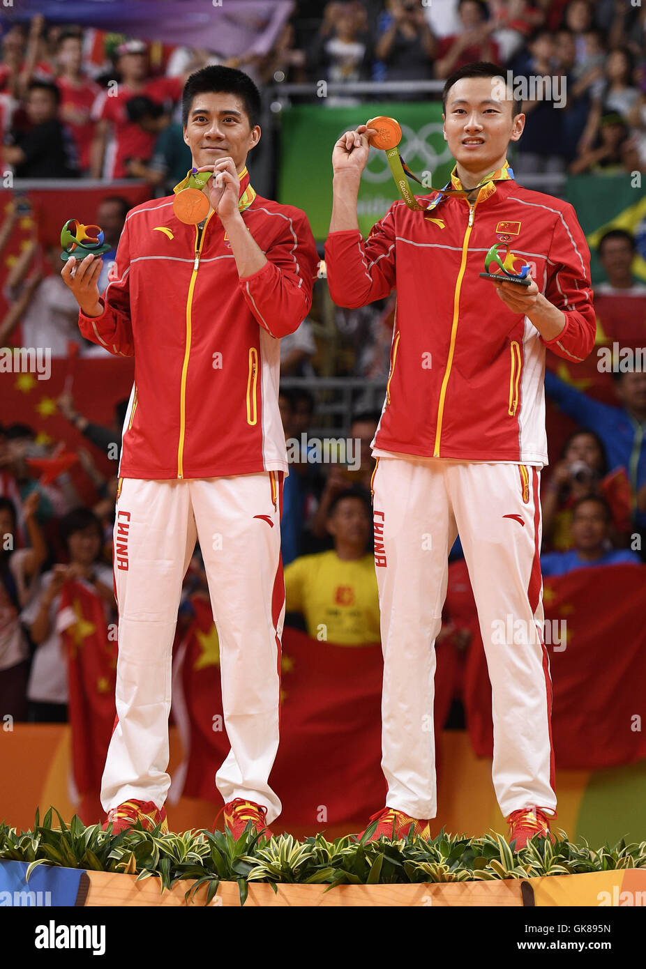 Rio De Janeiro, Brazil. 19th Aug, 2016. China's Zhang Nan (R) and Fu ...