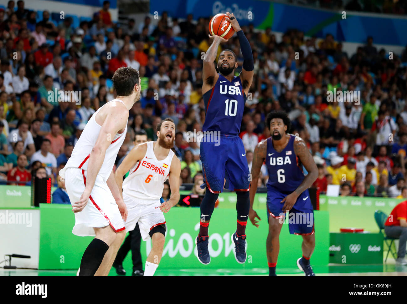 Kyrie irving basketball hi-res stock photography and images - Alamy