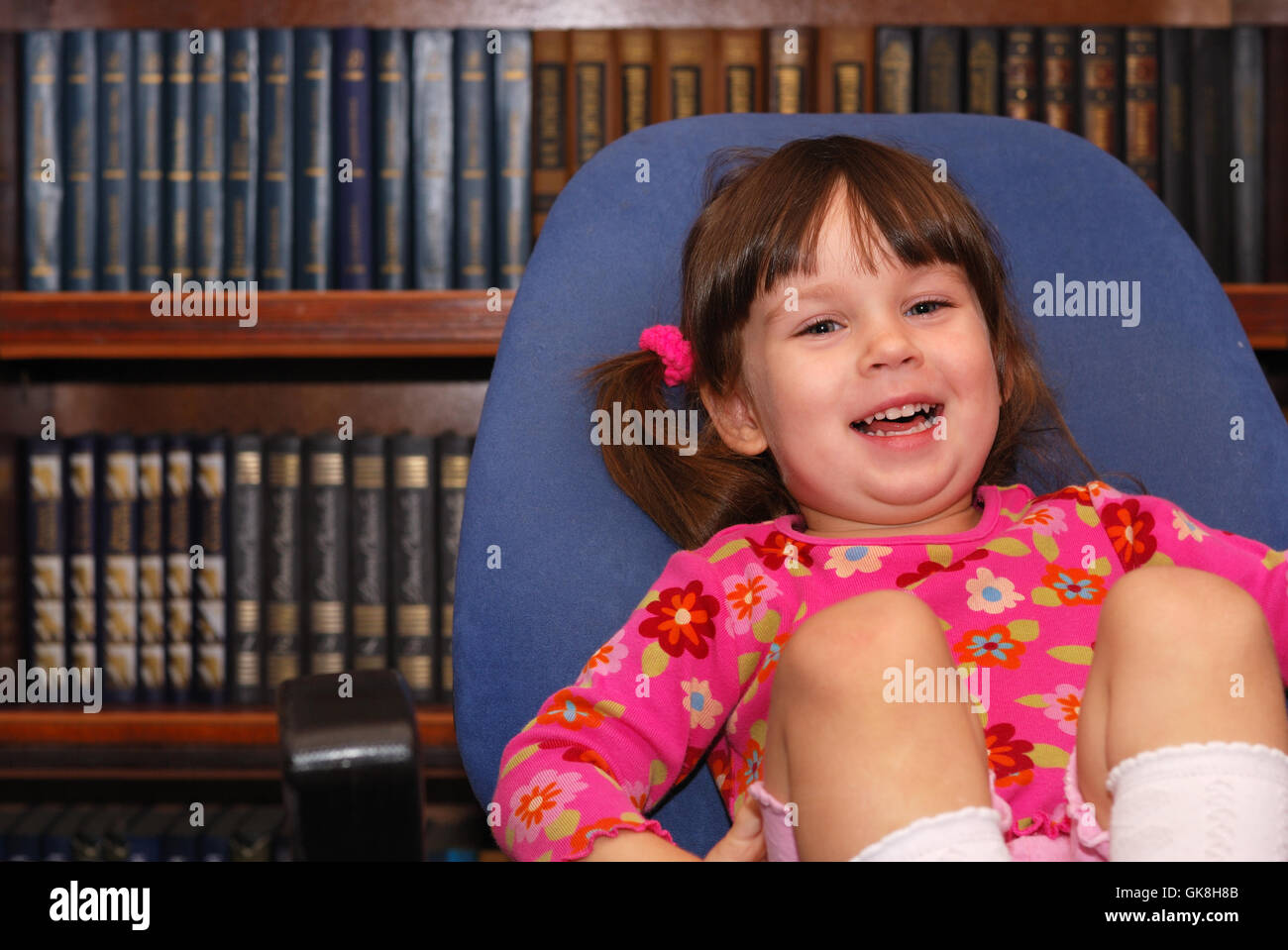little girl and library Stock Photo - Alamy