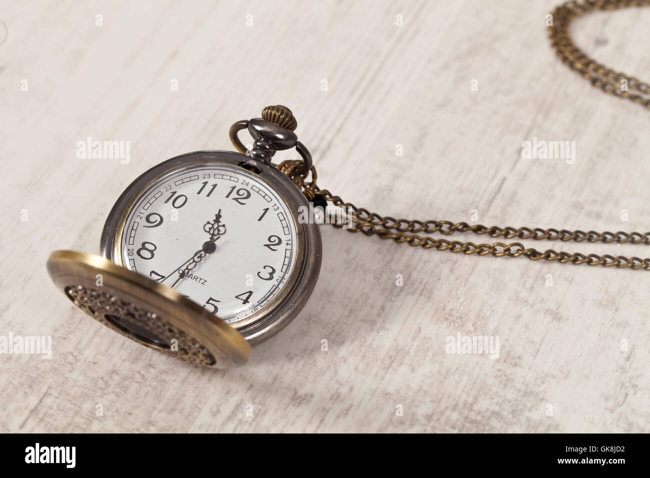 Antique clock hi-res stock photography and images - Alamy