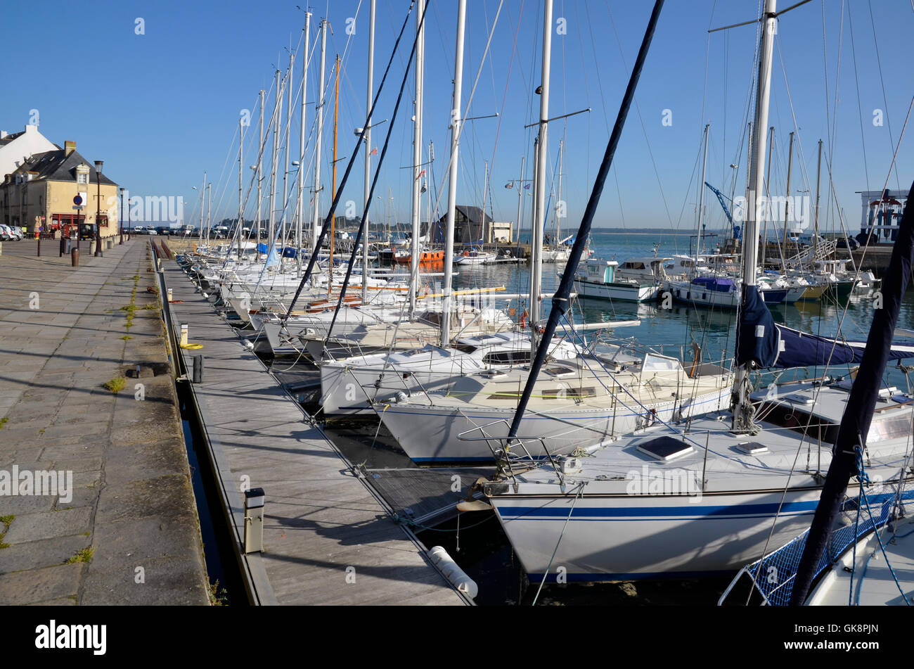France sea boat harbor ocean atlantic hi-res stock photography and ...