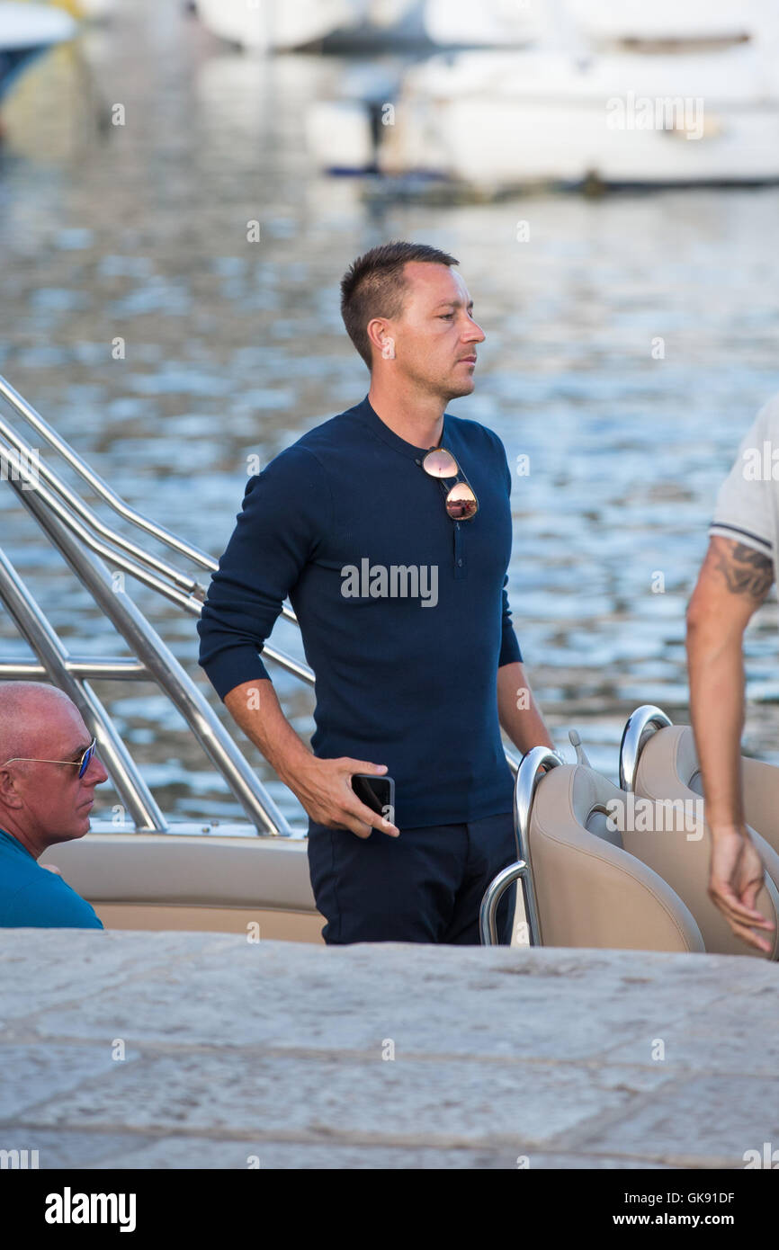 Chelsea footballer John Terry, wife Toni Terry and Terry's parents Alan ...