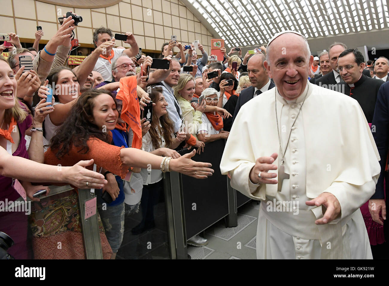 The 'World of Travelling Shows' visit Pope Francis at Paul VI Hall in ...