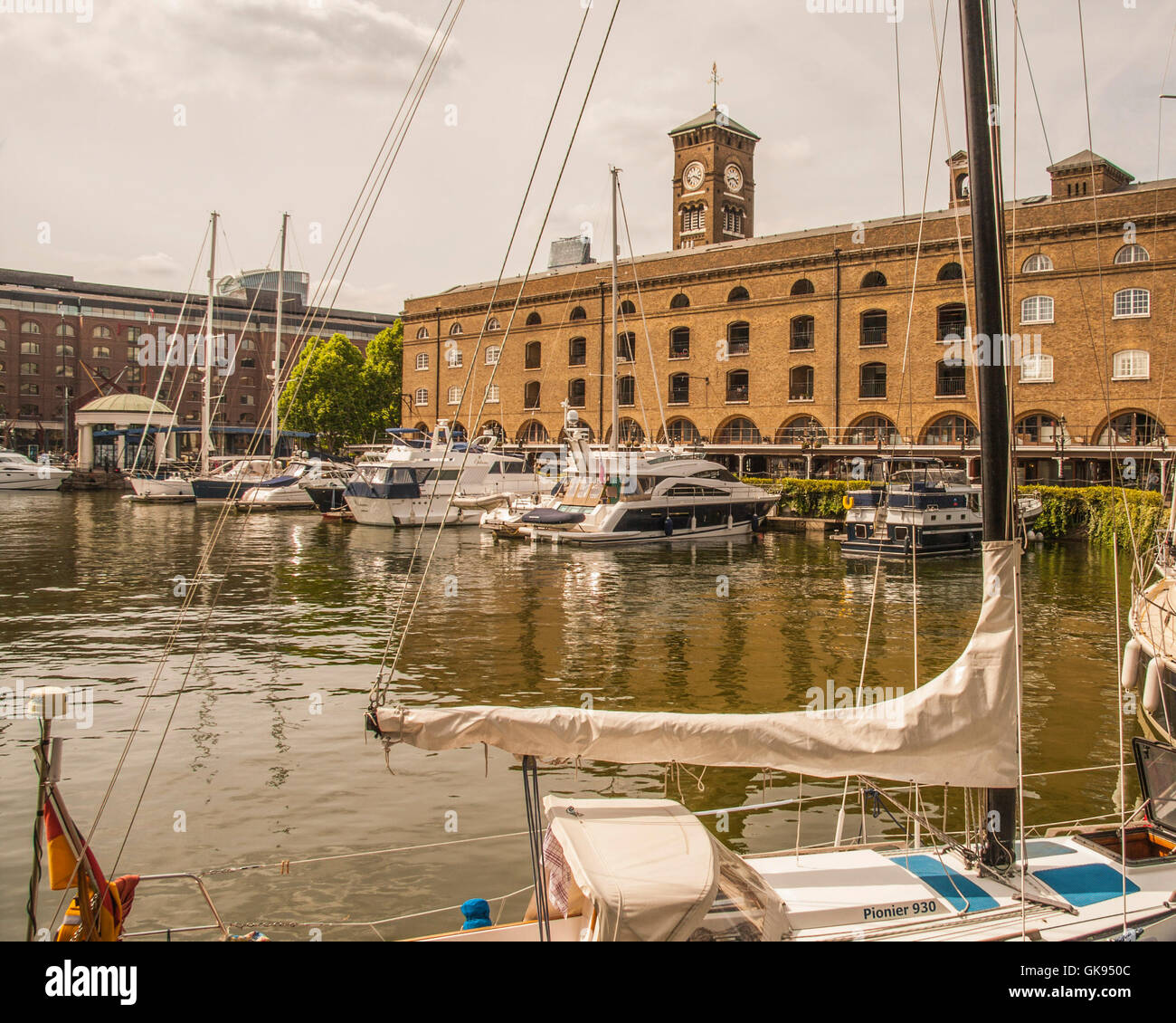 London st kathrine docks hi-res stock photography and images - Alamy