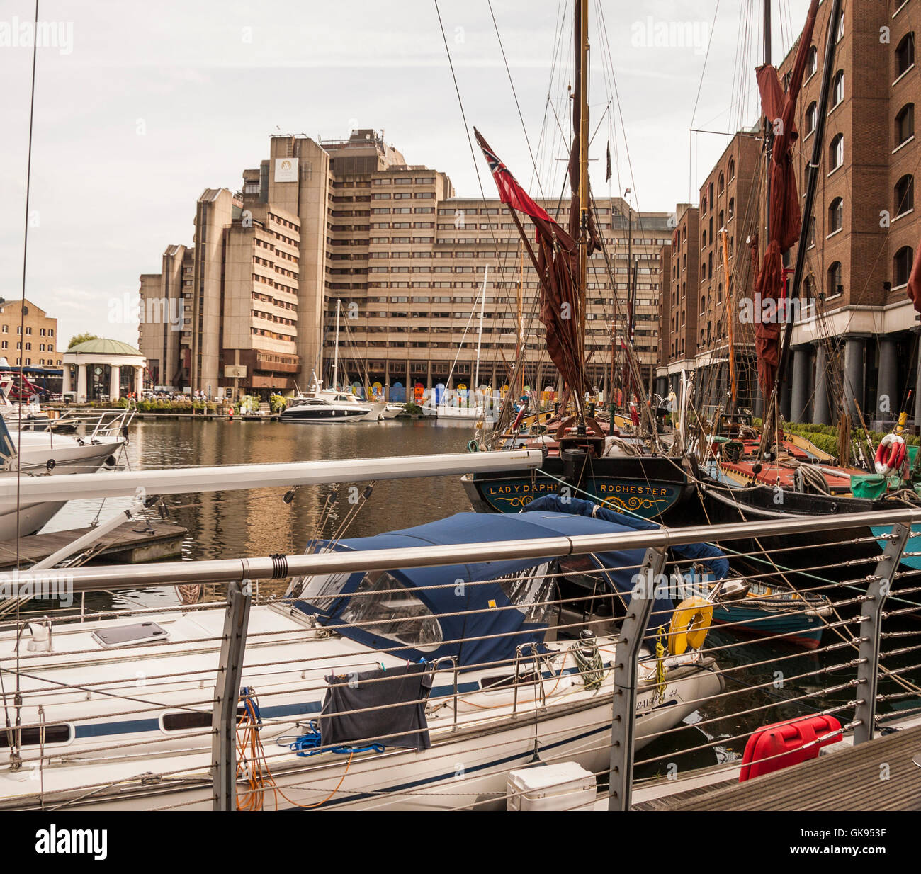 St catherines dock london england hi-res stock photography and images ...