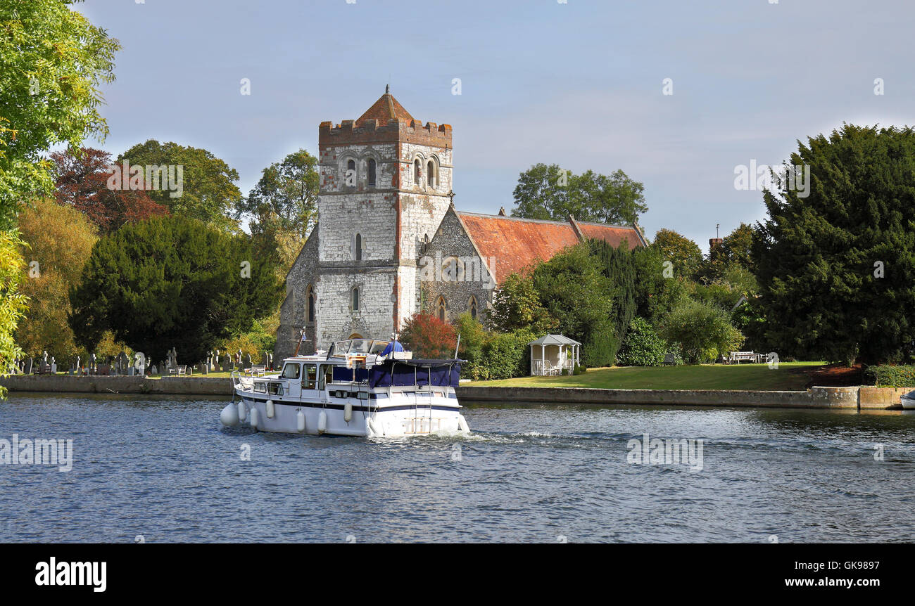 Thames launch hi-res stock photography and images - Alamy