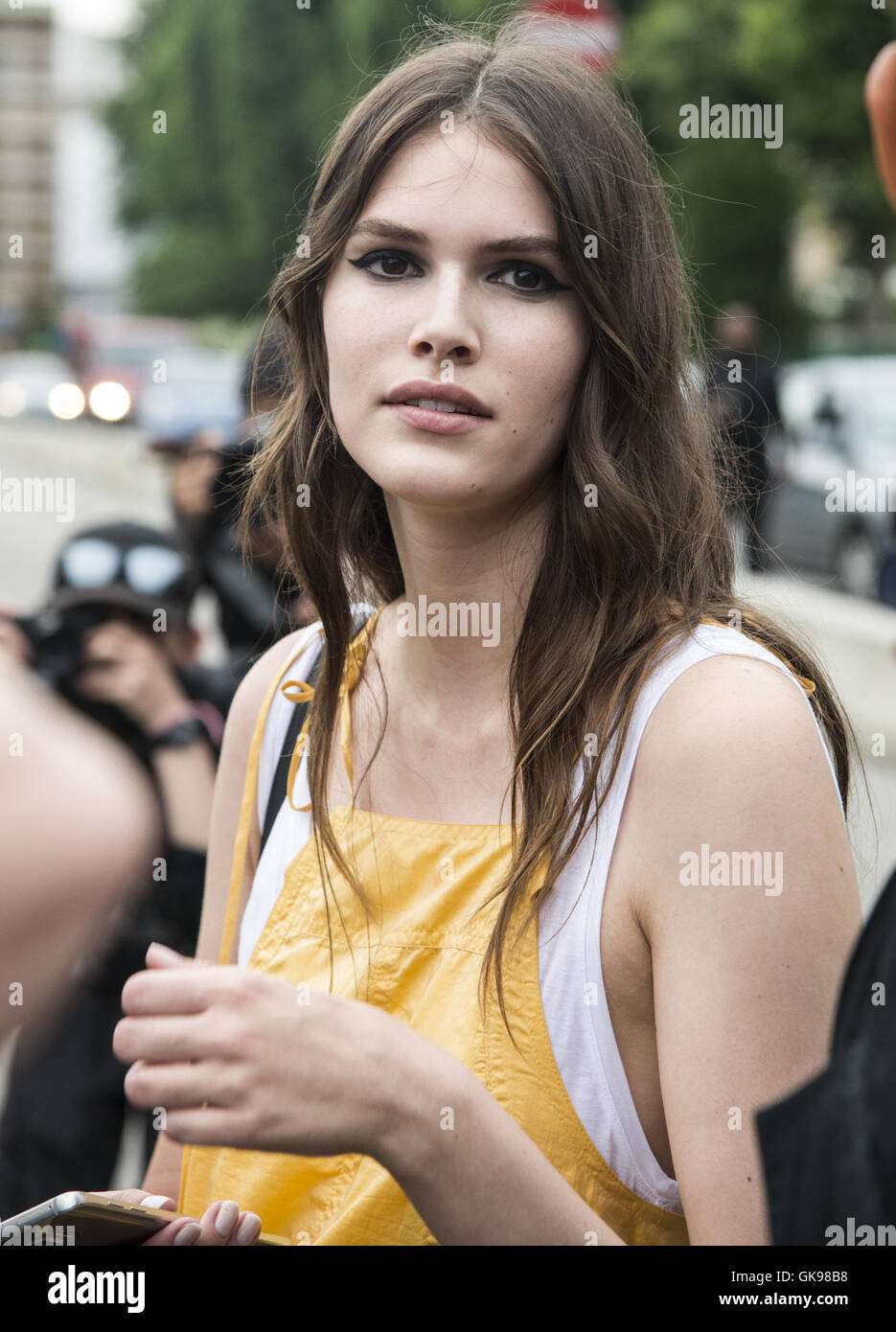 Milan Men's Fashion Week Spring/Summer 2017 - Versace - Outside ...