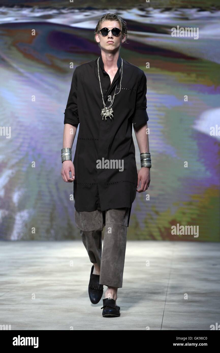 Milan Fashion Week Men's Spring/Summer 2017 - DAKS - Catwalk Featuring ...
