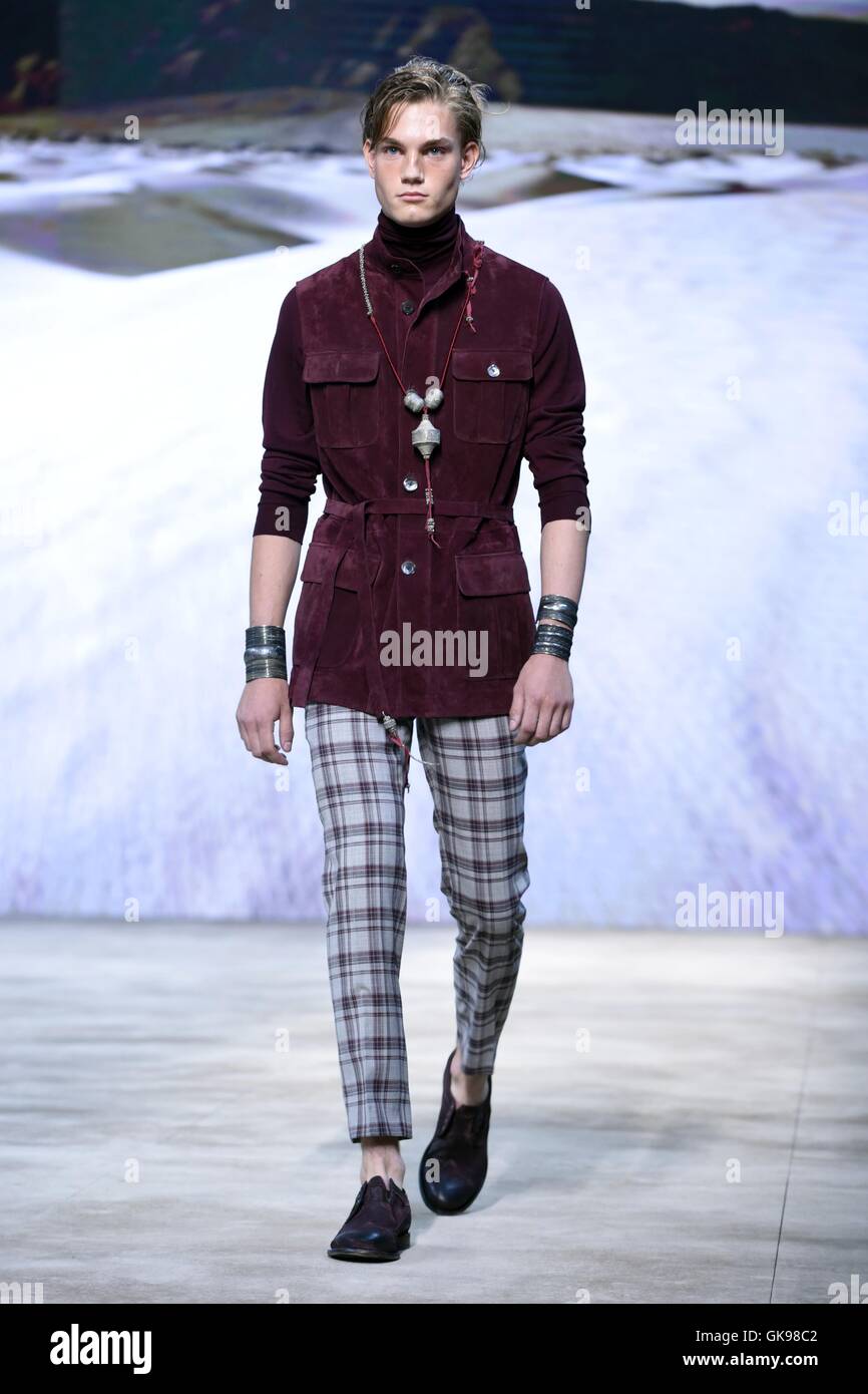 Milan Fashion Week Men's Spring/Summer 2017 - DAKS - Catwalk Featuring ...