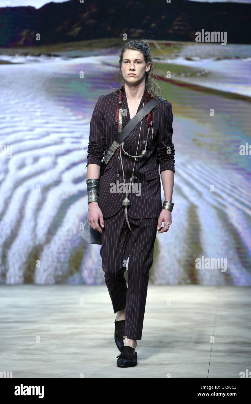 Milan Fashion Week Men's Spring/Summer 2017 - DAKS - Catwalk Featuring ...