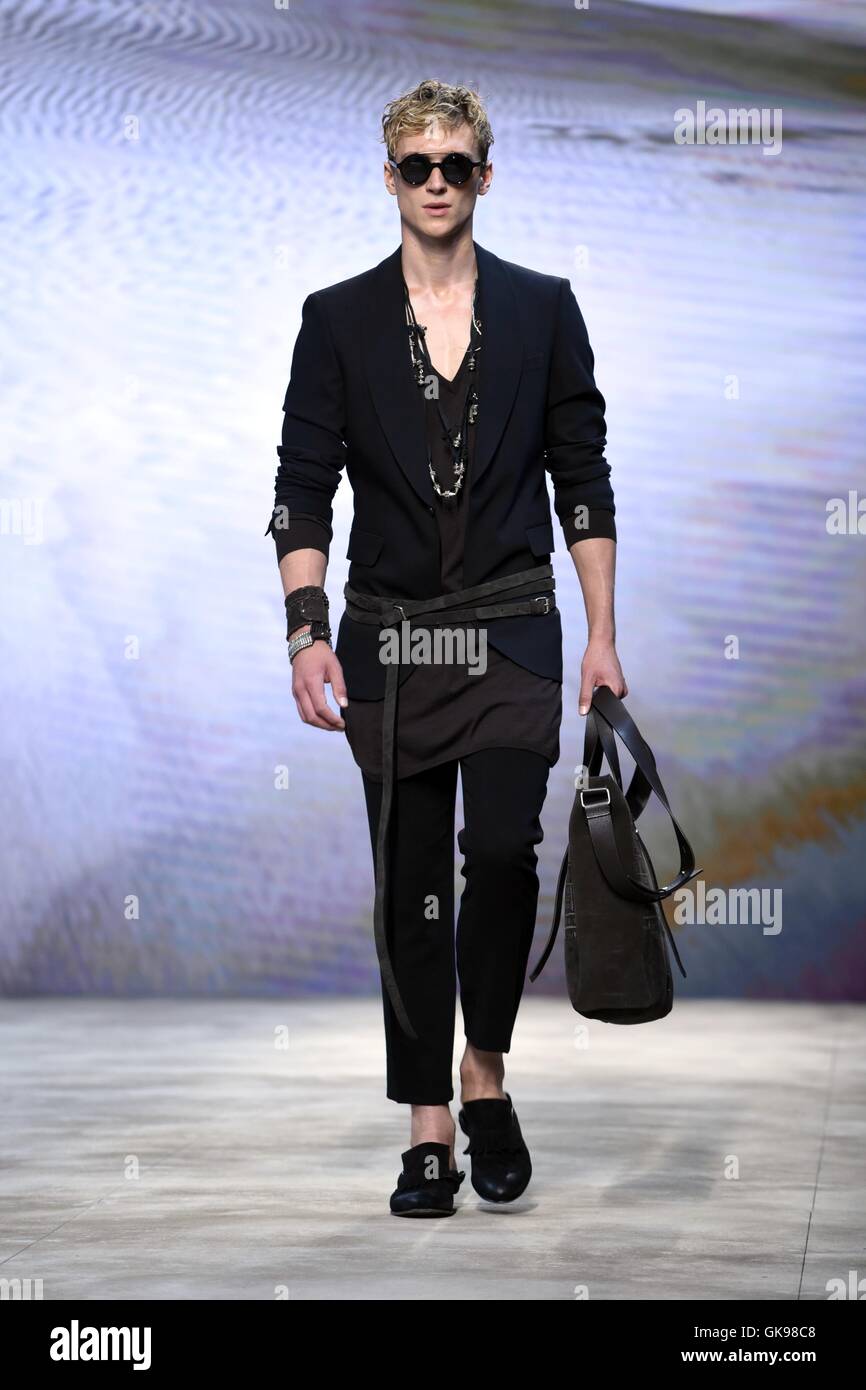 Milan Fashion Week Men's Spring/Summer 2017 - DAKS - Catwalk Featuring ...