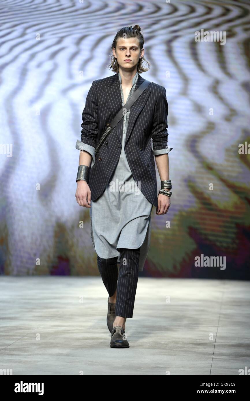 Milan Fashion Week Men's Spring/Summer 2017 - DAKS - Catwalk Featuring ...