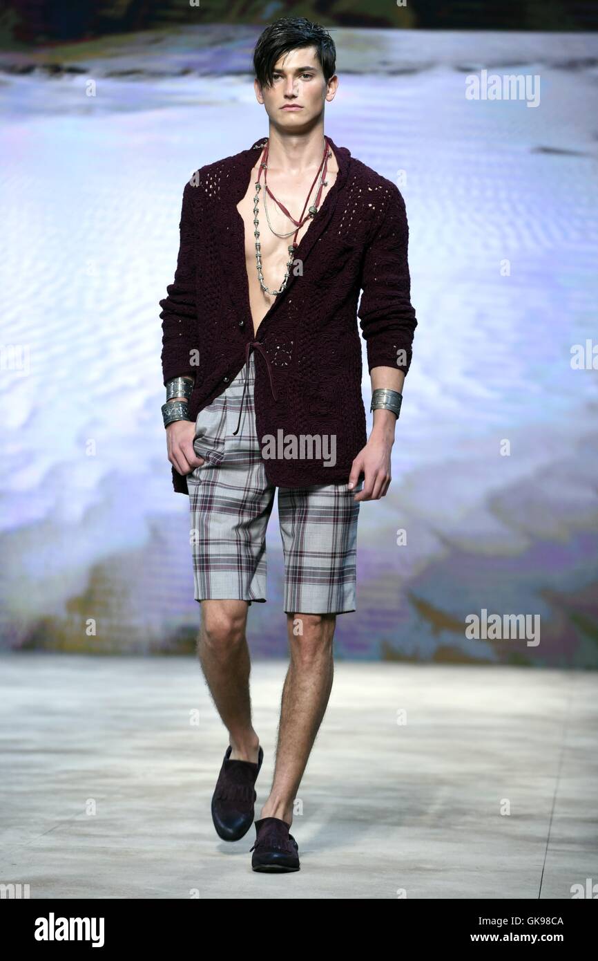 Milan Fashion Week Men's Spring/Summer 2017 - DAKS - Catwalk Featuring ...