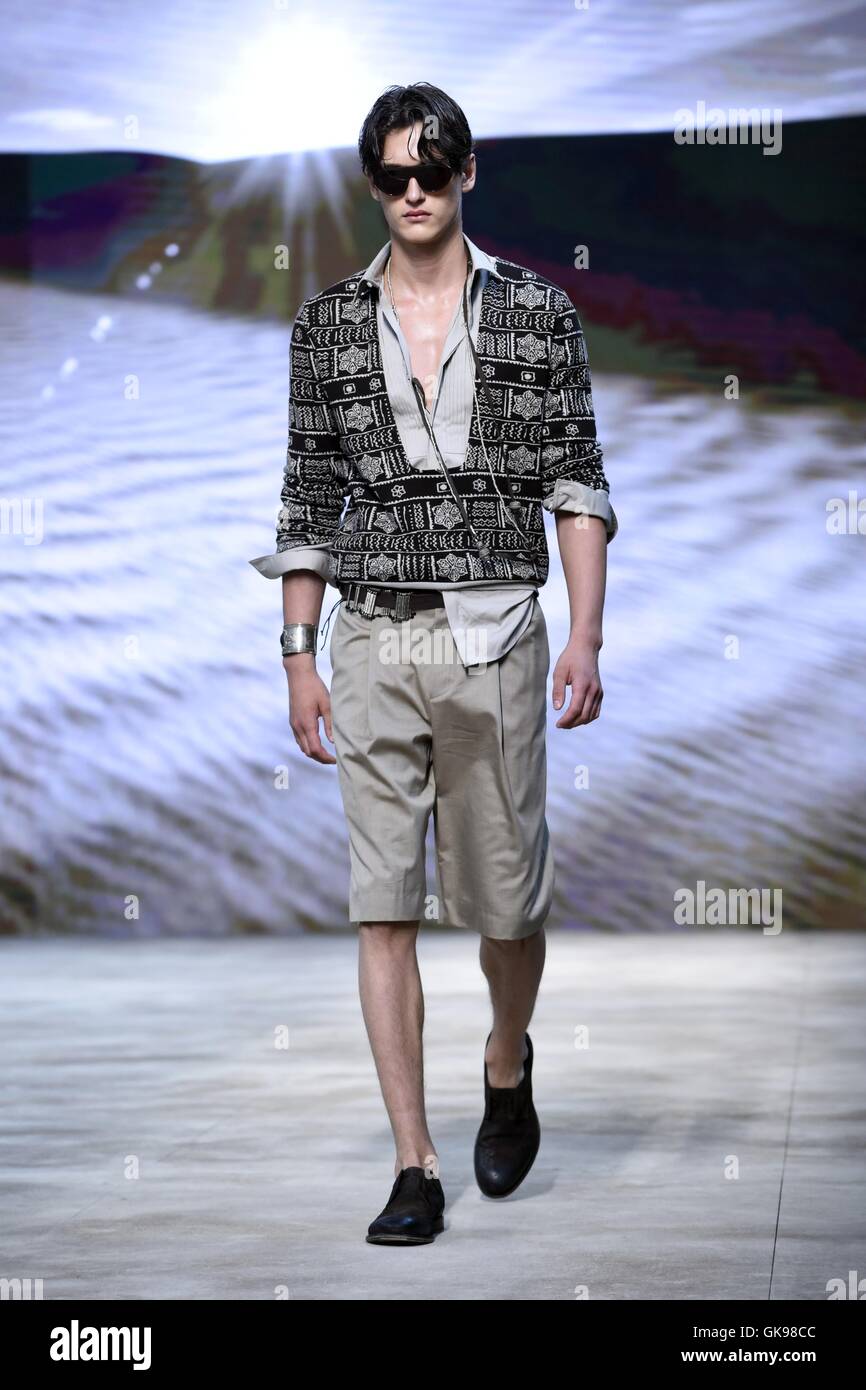 Milan Fashion Week Men's Spring/Summer 2017 - DAKS - Catwalk Featuring ...