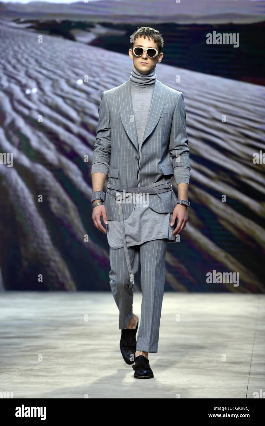 Milan Fashion Week Men's Spring/Summer 2017 - DAKS - Catwalk Featuring ...