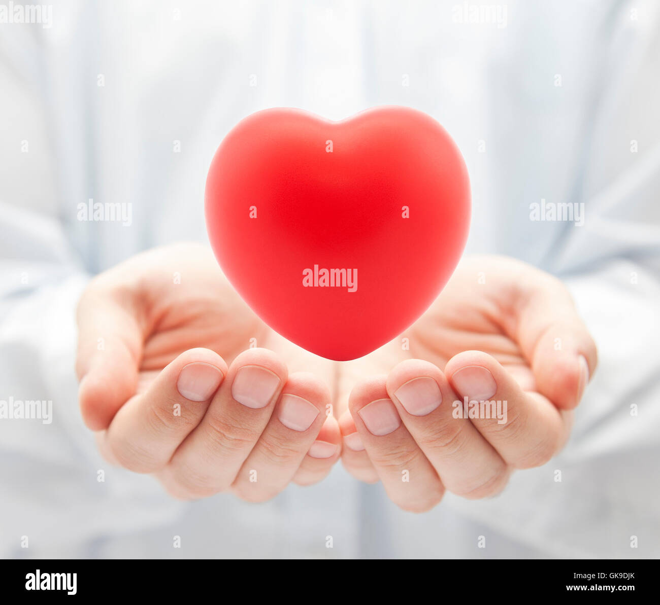 Doctor giving assurance hi-res stock photography and images - Alamy