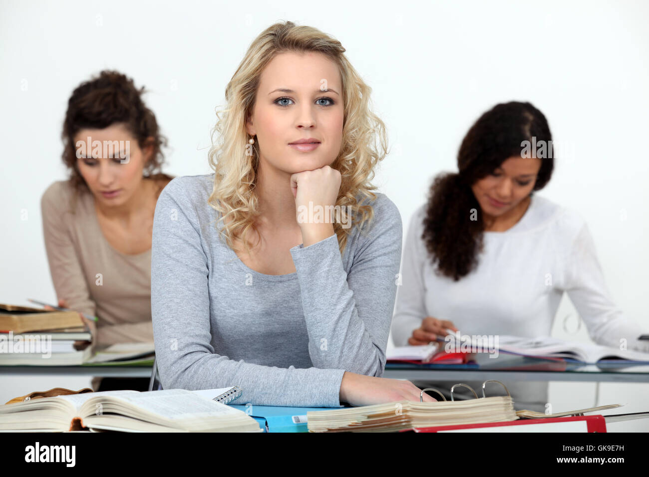 talk speaking speaks Stock Photo - Alamy