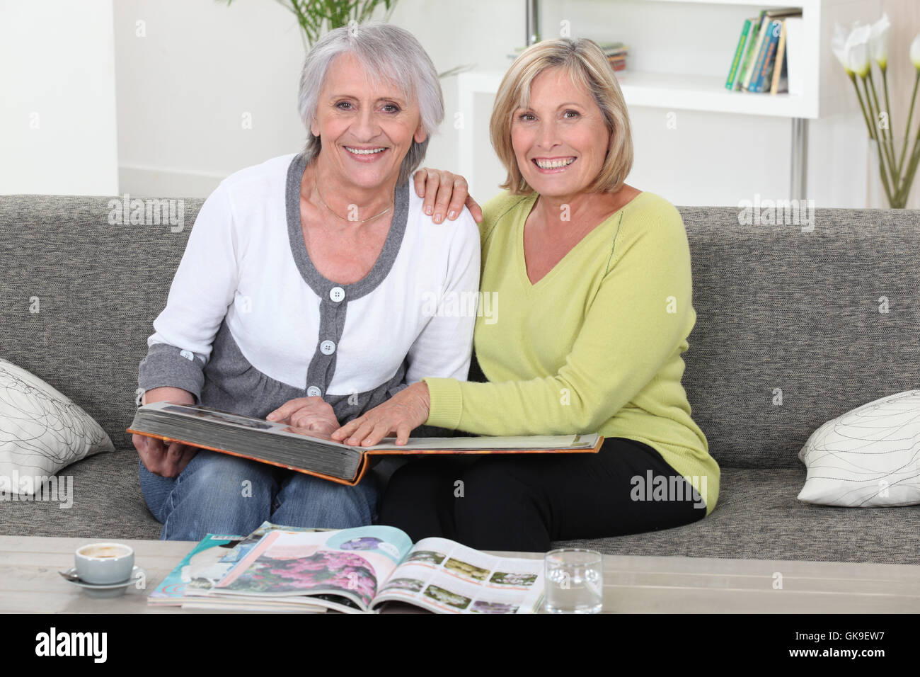 Remember the bond hi-res stock photography and images - Alamy