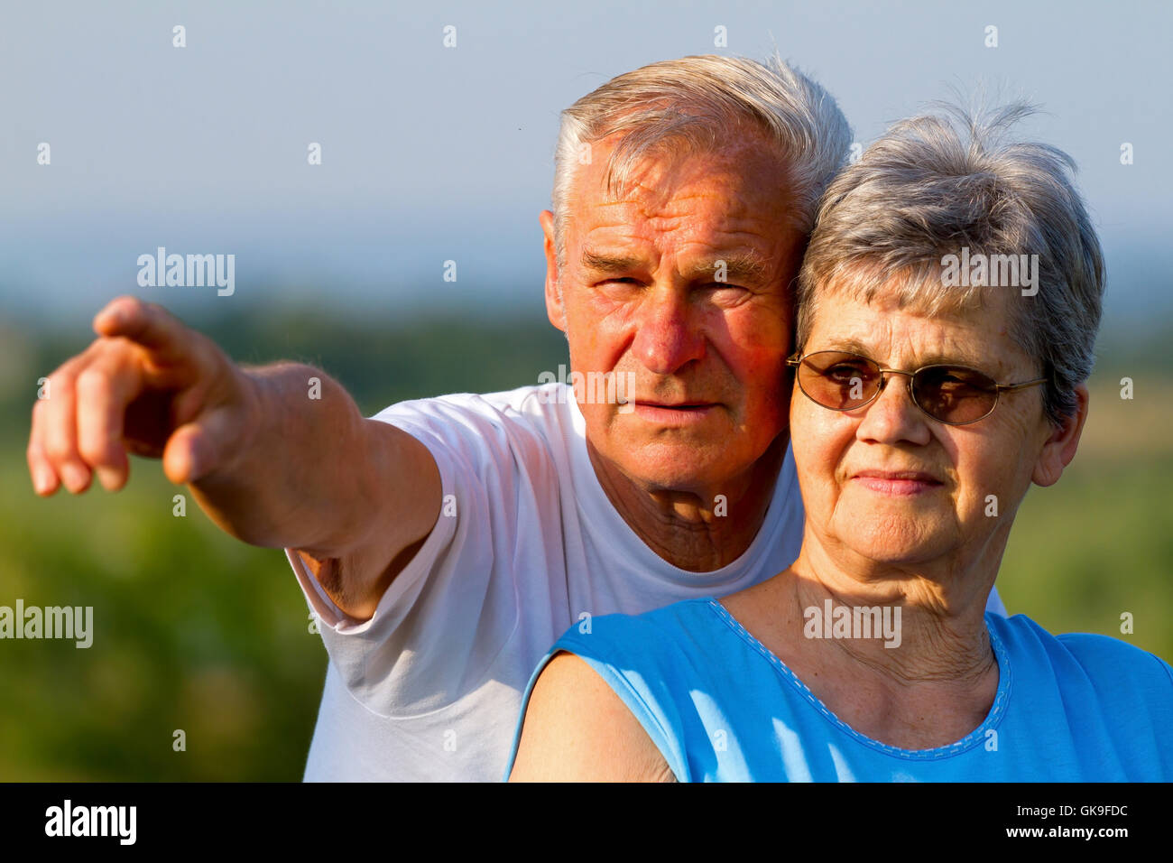 Elderly woman in sunglasses show hi-res stock photography and images ...
