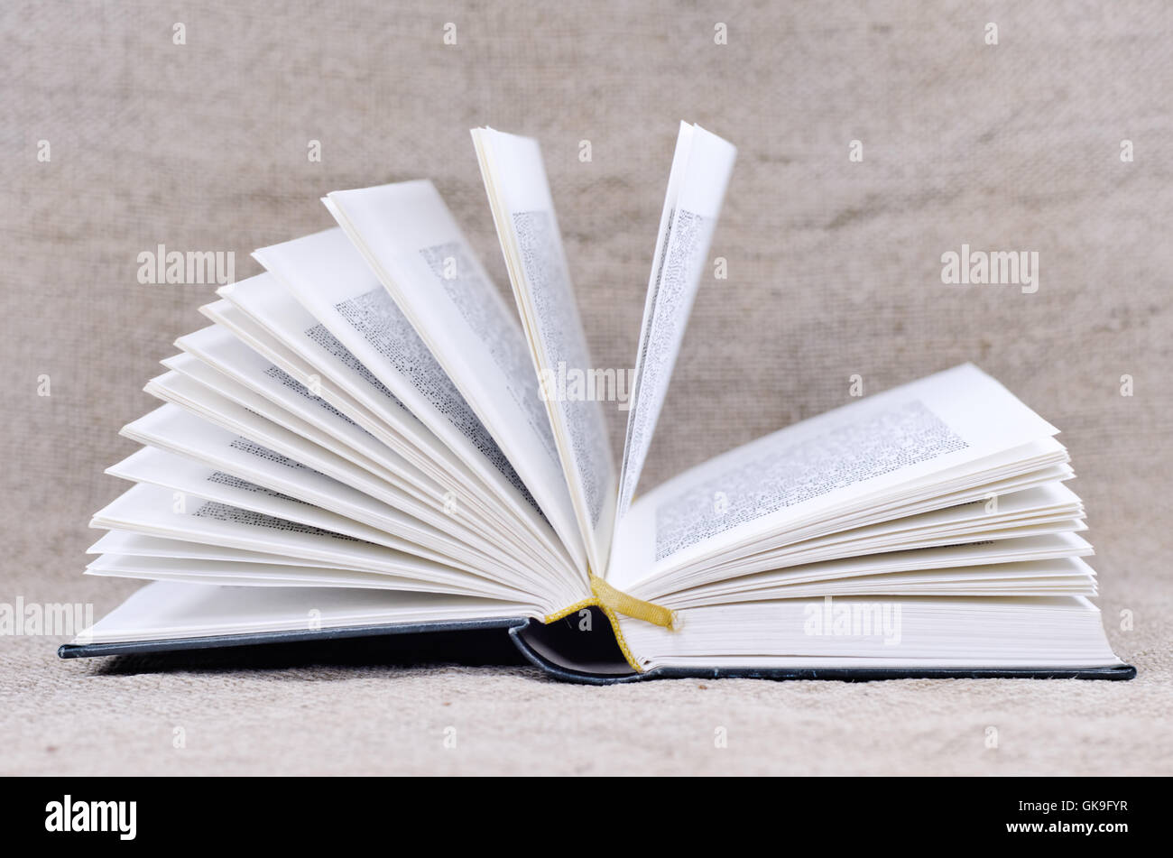 story open novel Stock Photo - Alamy