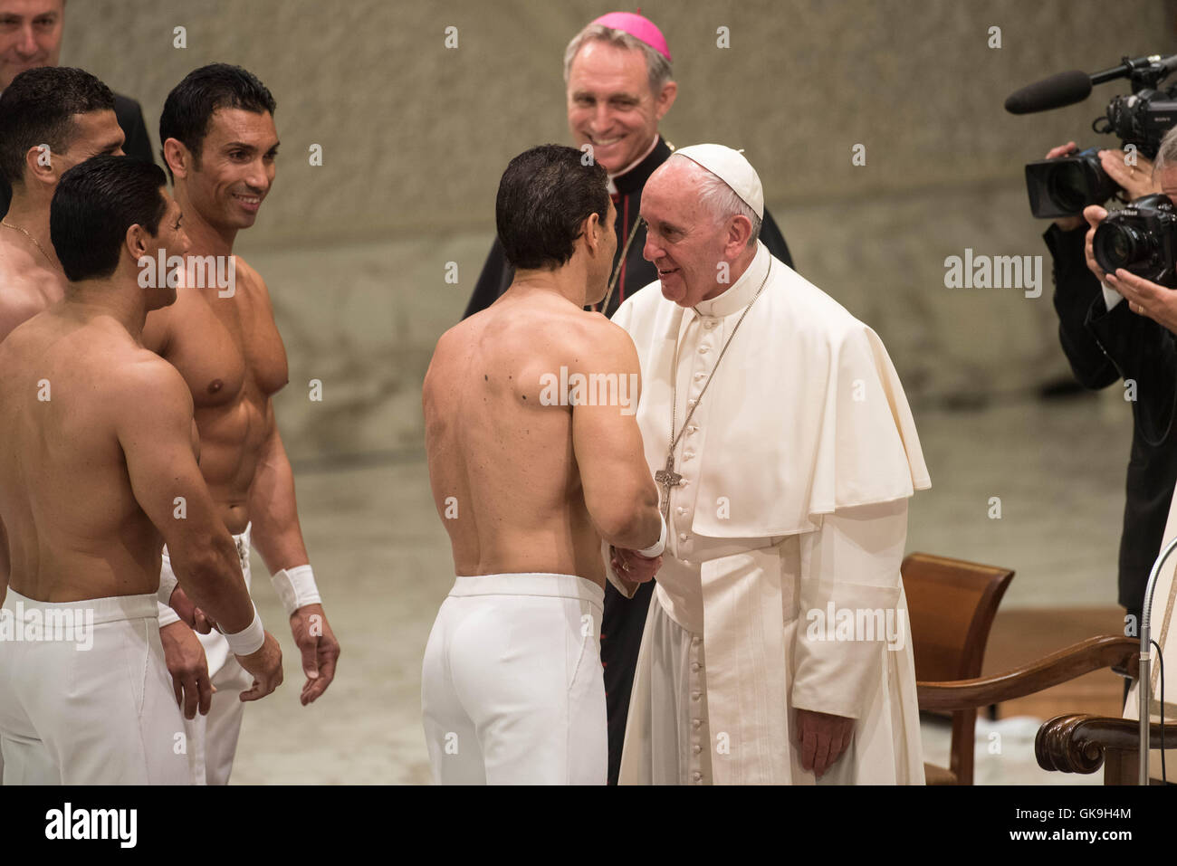 The 'World of Travelling Shows' visit Pope Francis at Paul VI Hall in ...