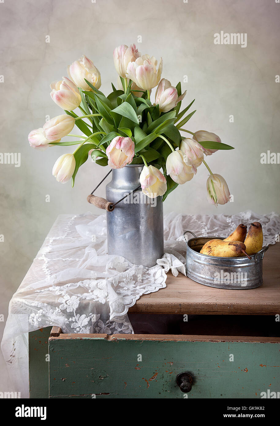Tulip first class hi-res stock photography and images - Alamy