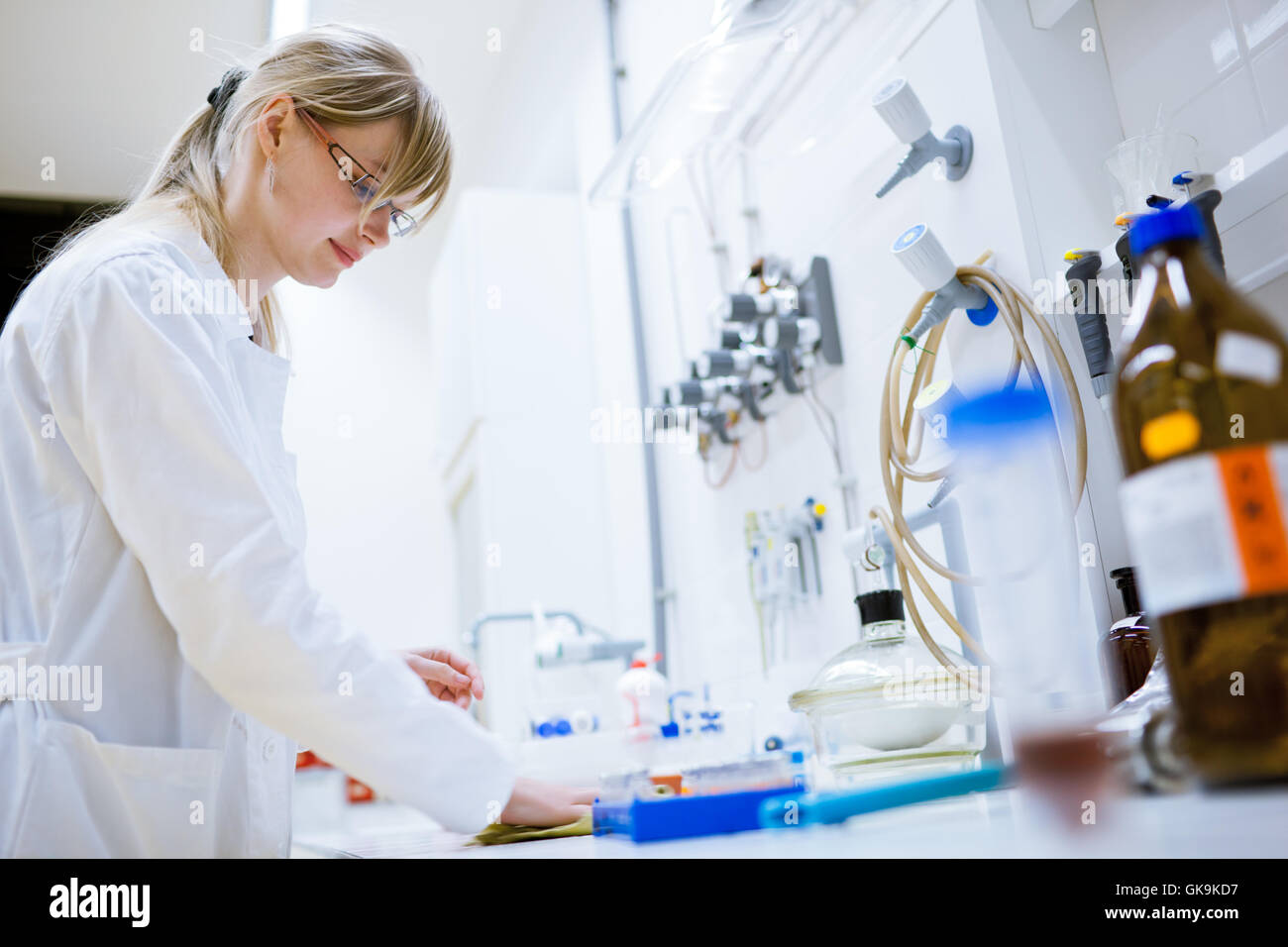 woman science research Stock Photo - Alamy