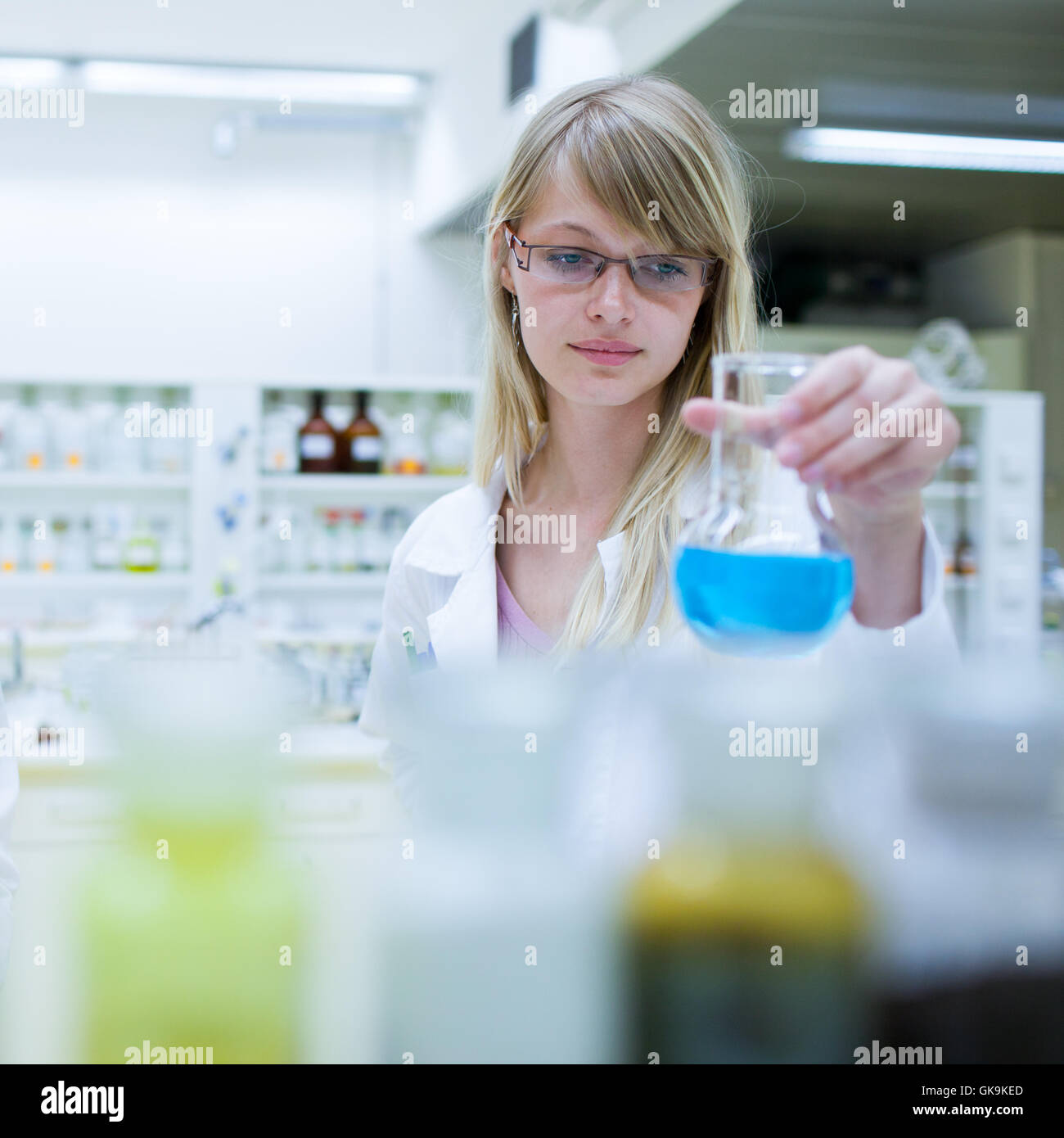 woman science research Stock Photo - Alamy