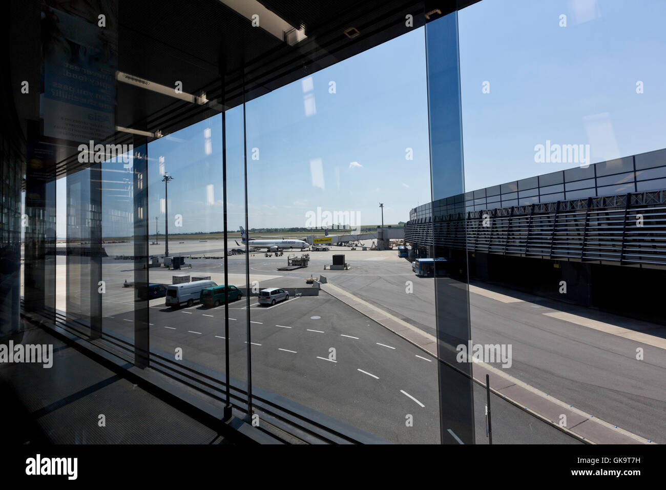 Vienna international airport sign hi-res stock photography and images ...