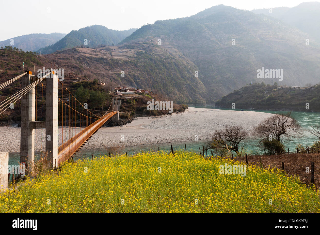 Nu river china hi-res stock photography and images - Alamy
