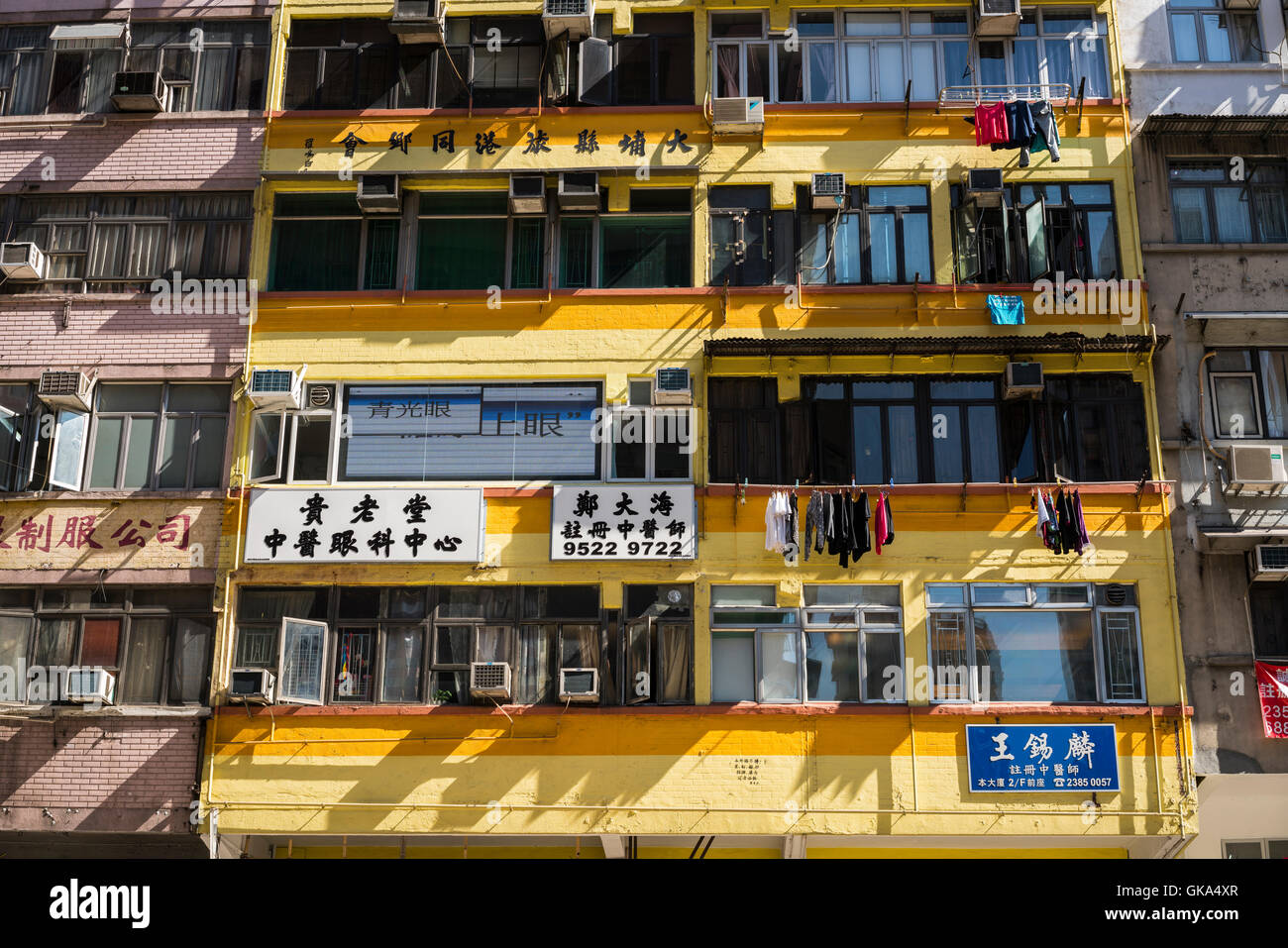 Hong Kong crowded housing Stock Photo - Alamy