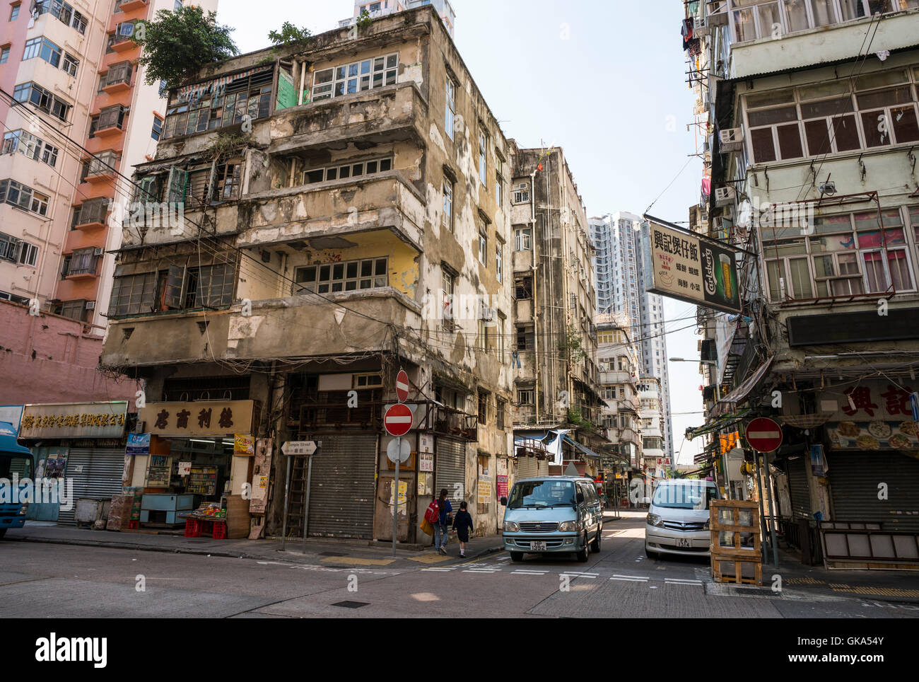 Hong Kong crowded housing Stock Photo - Alamy