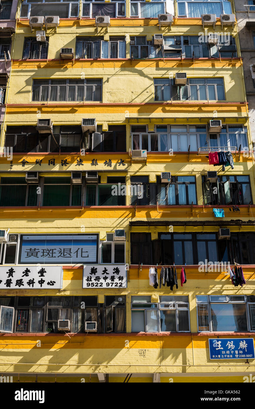 Hong Kong crowded housing Stock Photo - Alamy