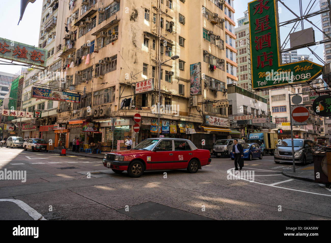 Hong Kong crowded housing Stock Photo - Alamy
