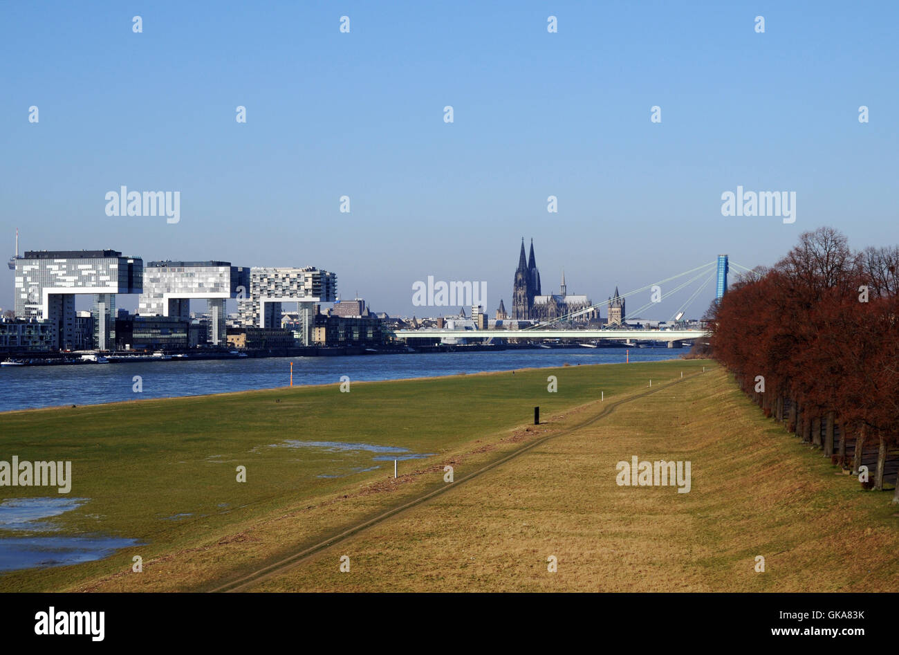 Rheinufer hi-res stock photography and images - Alamy