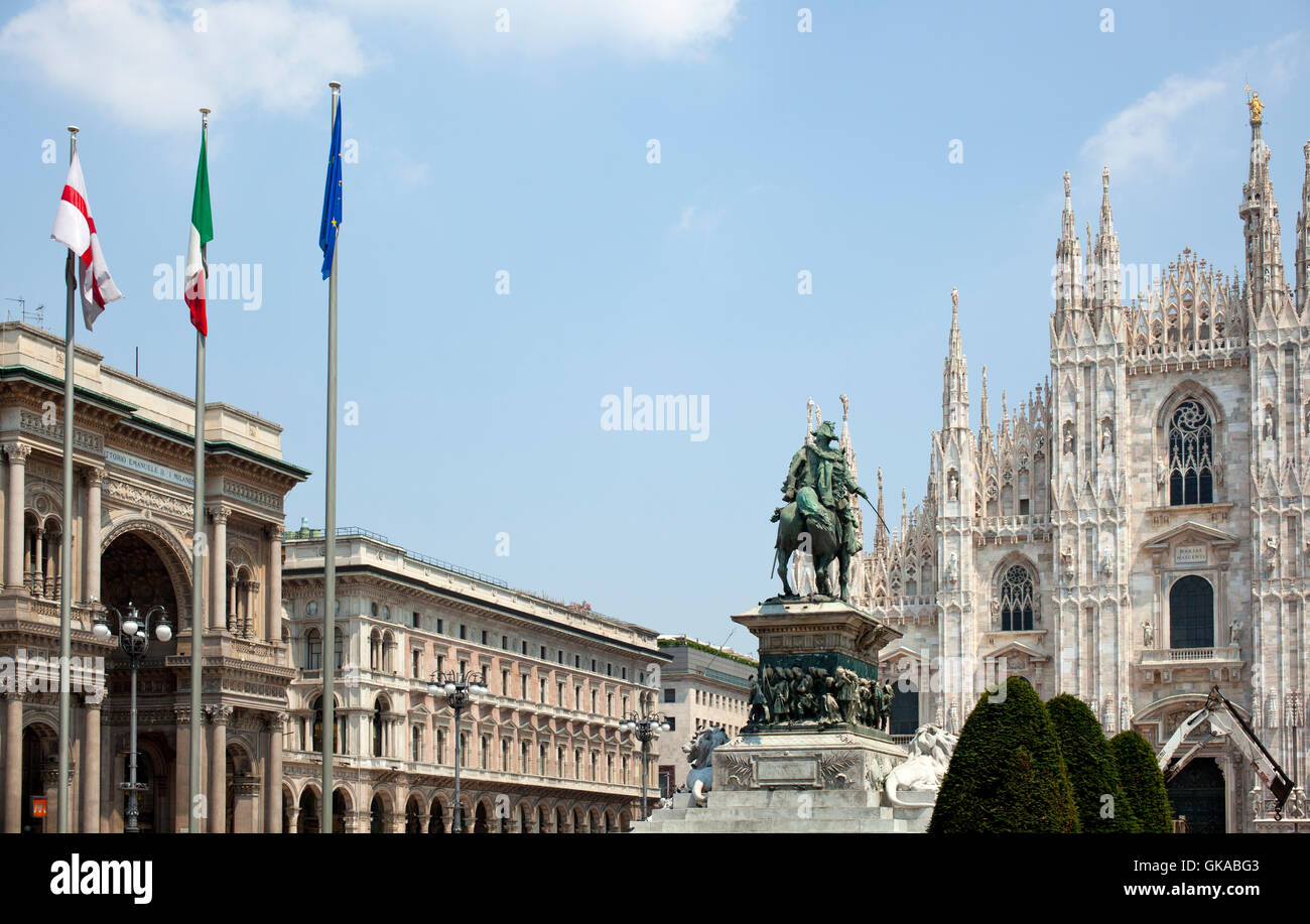 monument statue style of construction Stock Photo - Alamy