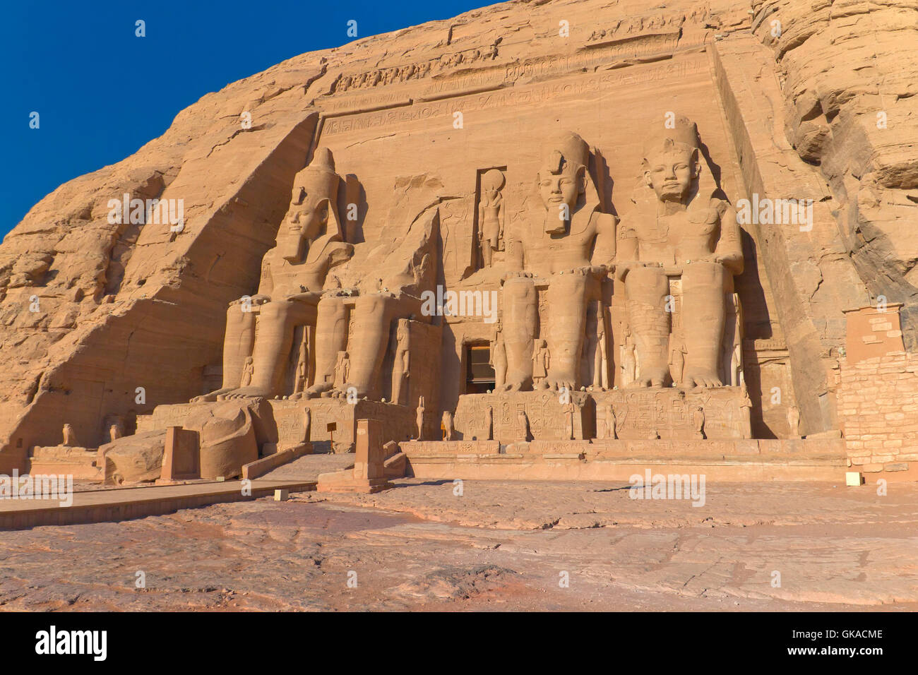 Famous egyptian temple hi-res stock photography and images - Alamy