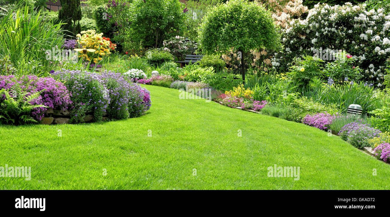 Beautiful lawn and garden hi-res stock photography and images - Alamy