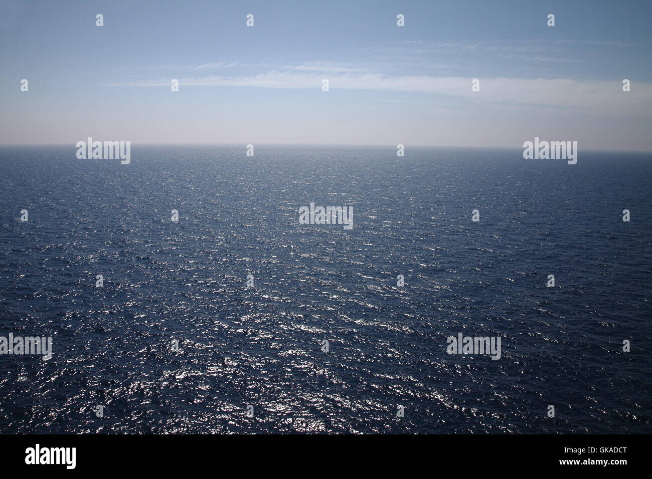 blue horizon waves Stock Photo - Alamy