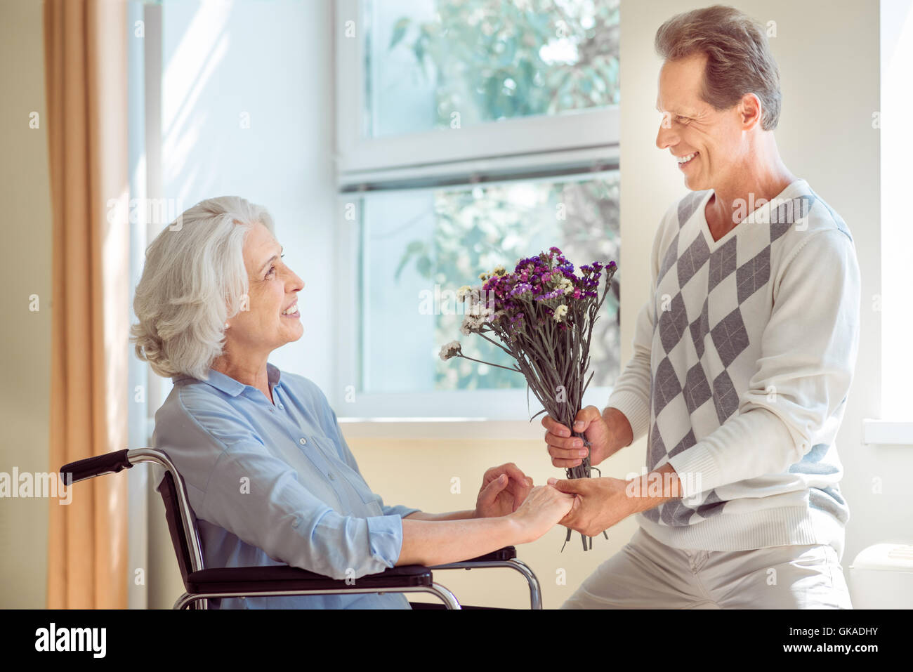Elderly mother and son at hospital hi-res stock photography and images ...