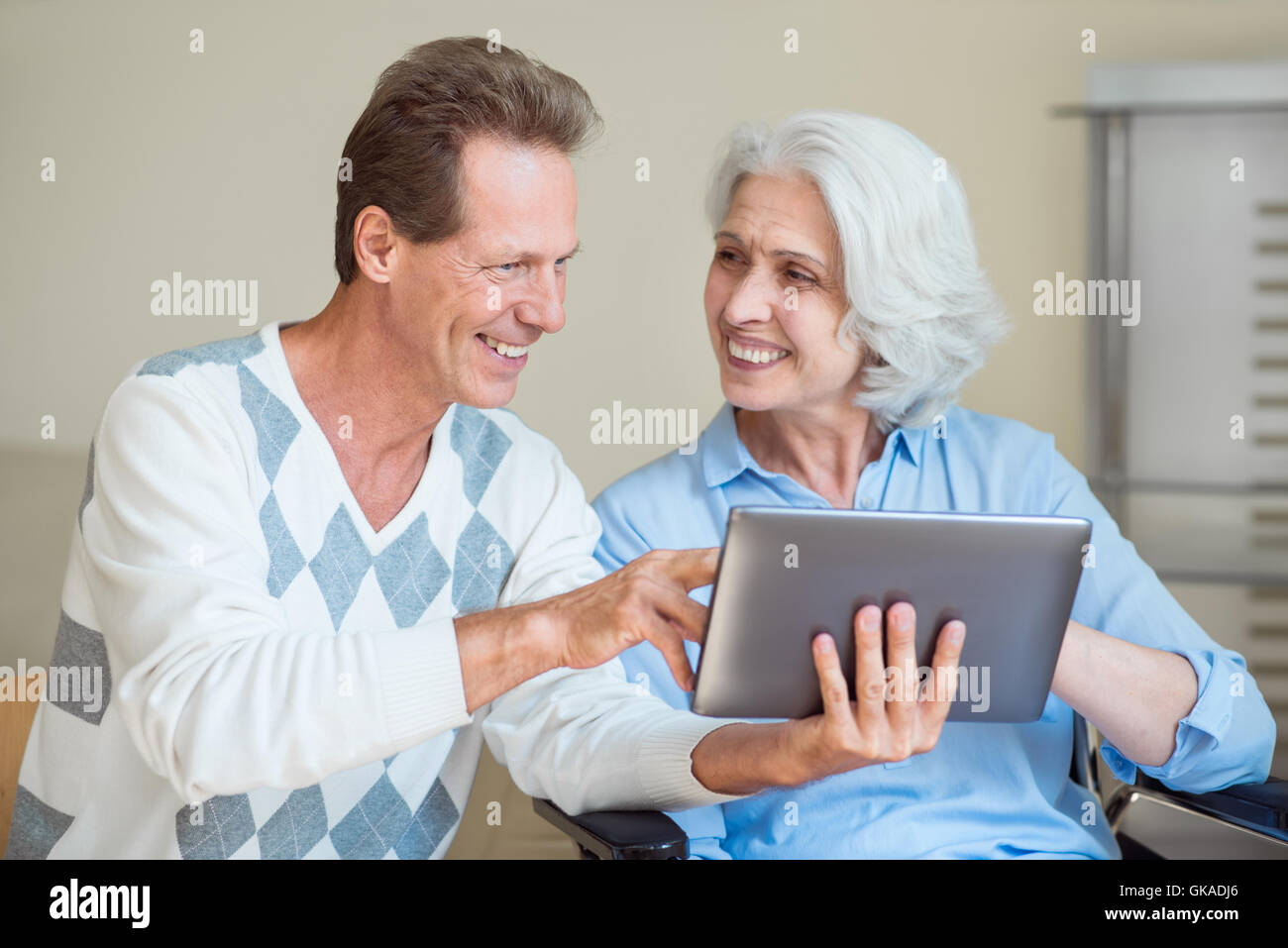 Smiling man with his mom Stock Photo - Alamy