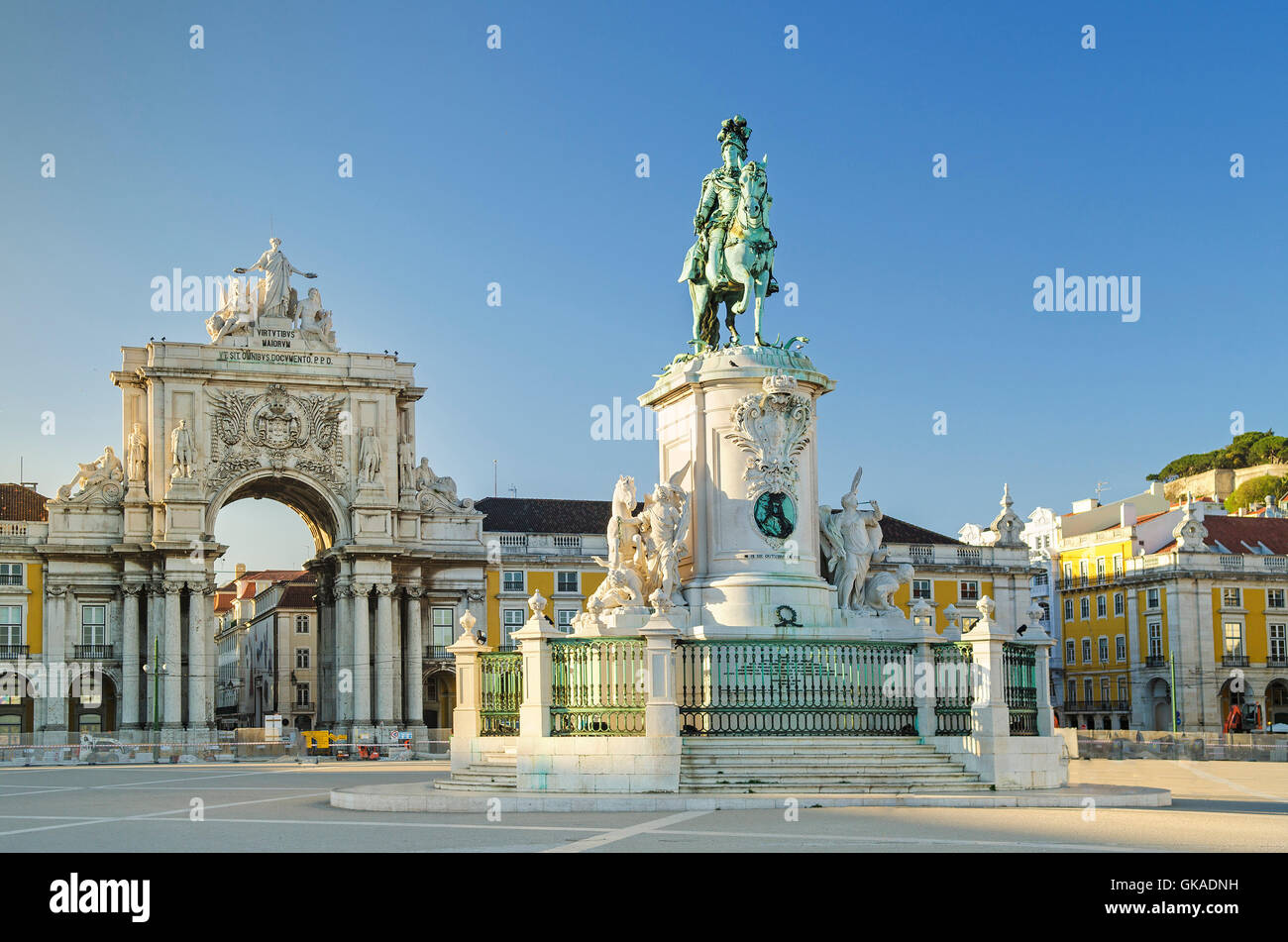 Portuguese historical buildings hi-res stock photography and images - Alamy