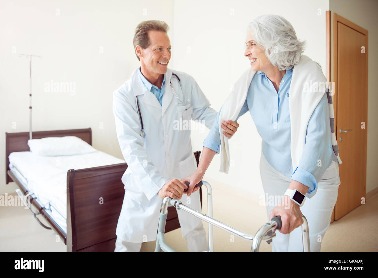 Doctor helping patient at hospital ward Stock Photo - Alamy