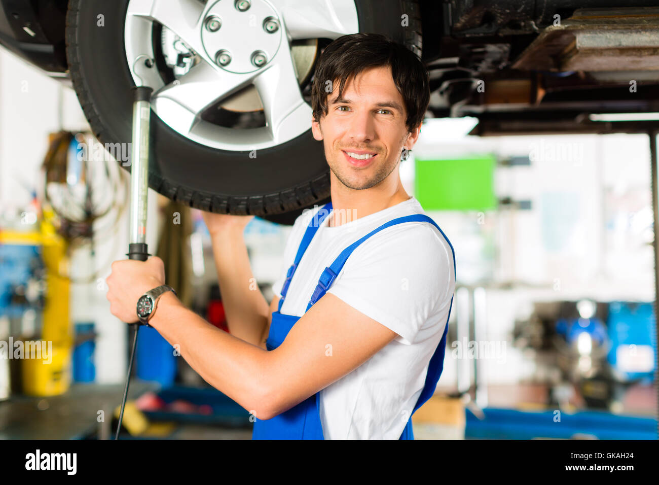 Servicewerkstatt hi-res stock photography and images - Alamy