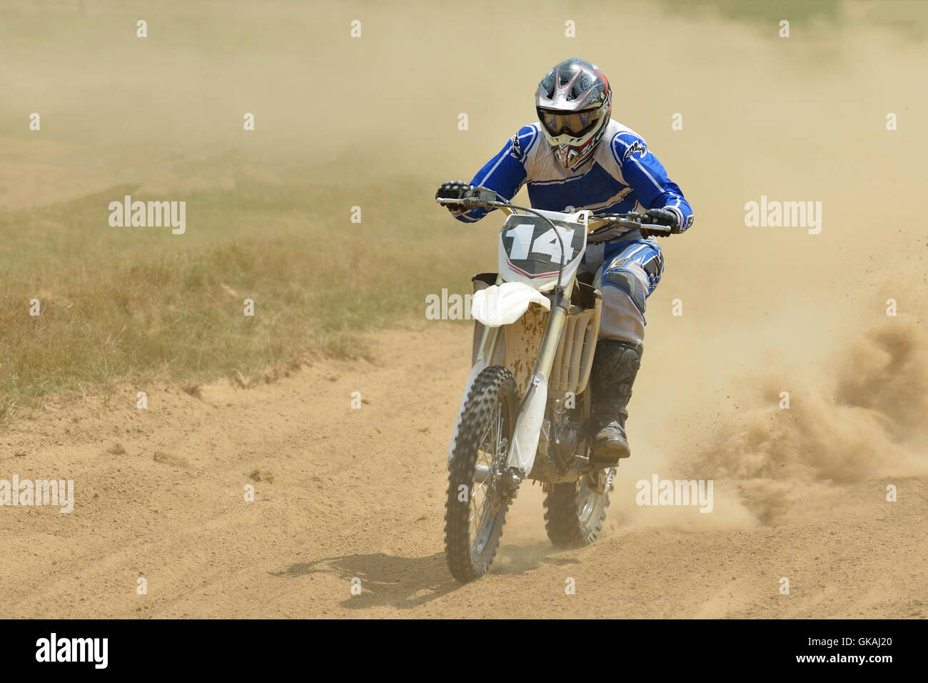Motorcycle jumping train hi-res stock photography and images - Alamy