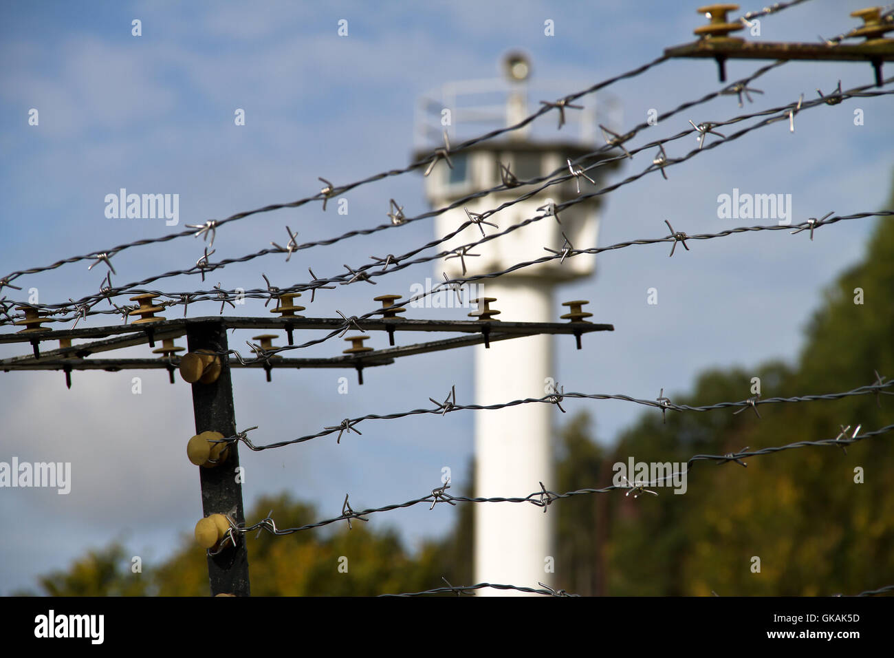 Barbed wire and tree hi-res stock photography and images - Alamy
