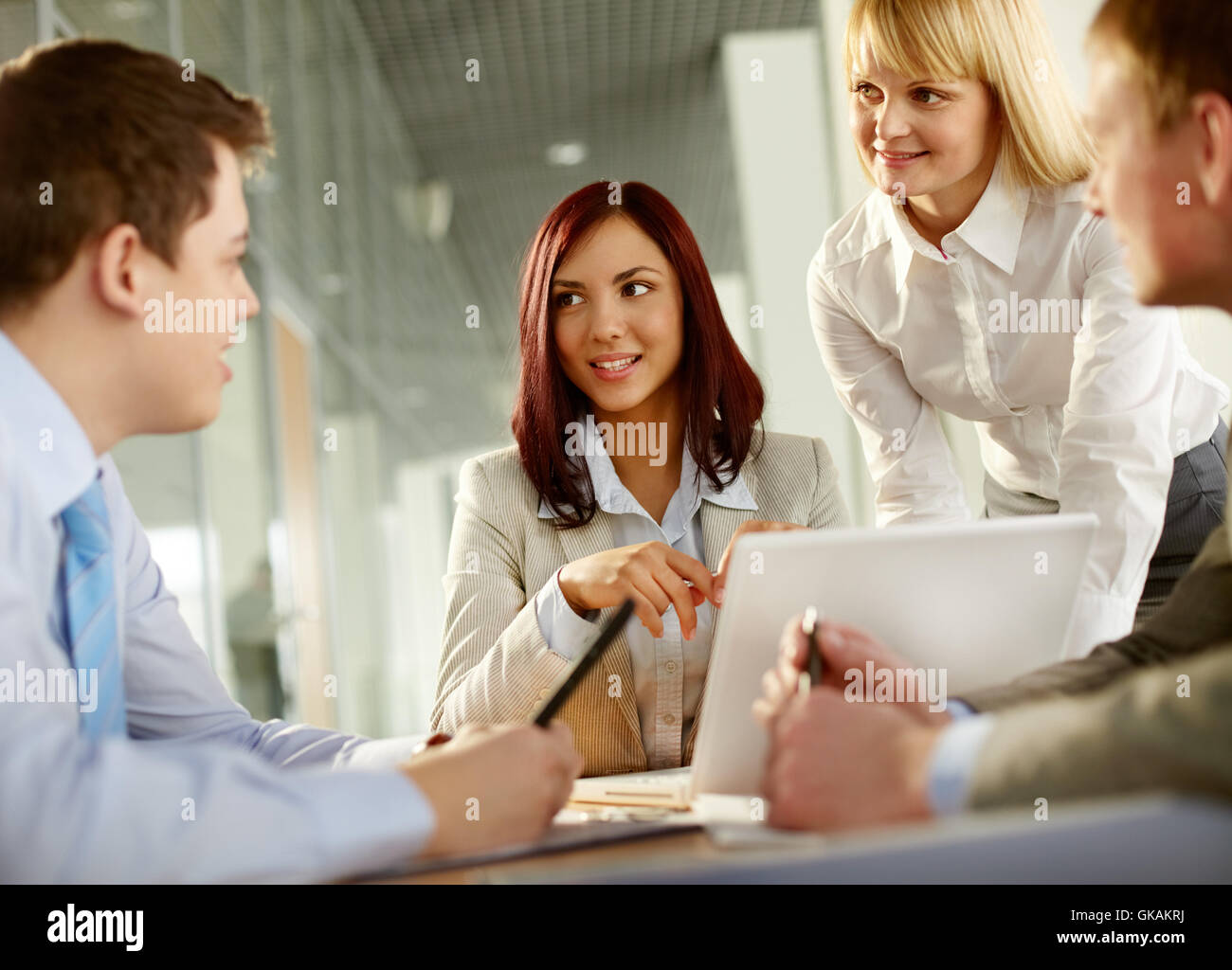 woman conversation talk Stock Photo - Alamy