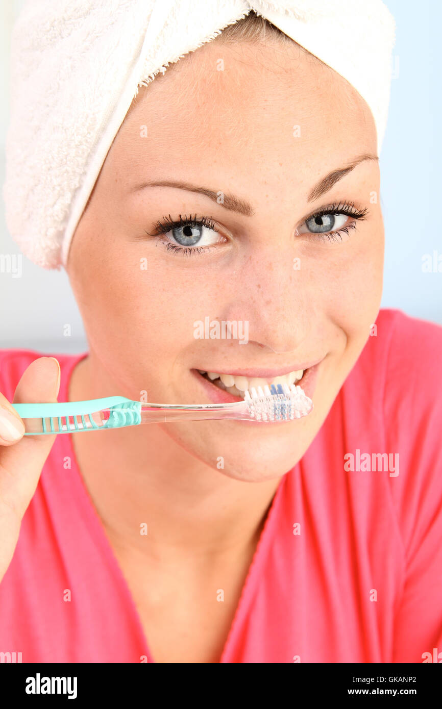 woman brushing her teeth Stock Photo - Alamy