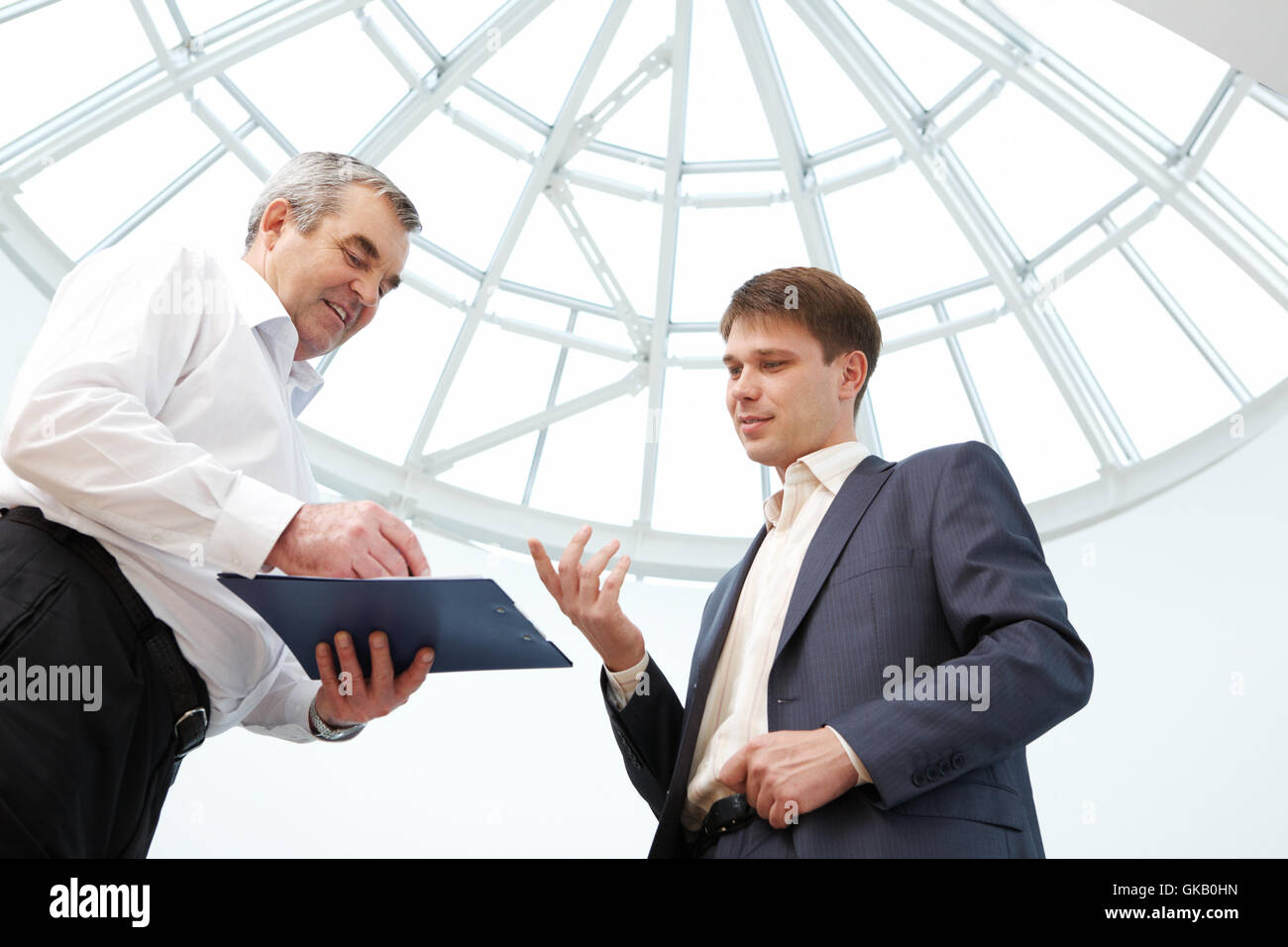 conversation talk speaking Stock Photo - Alamy