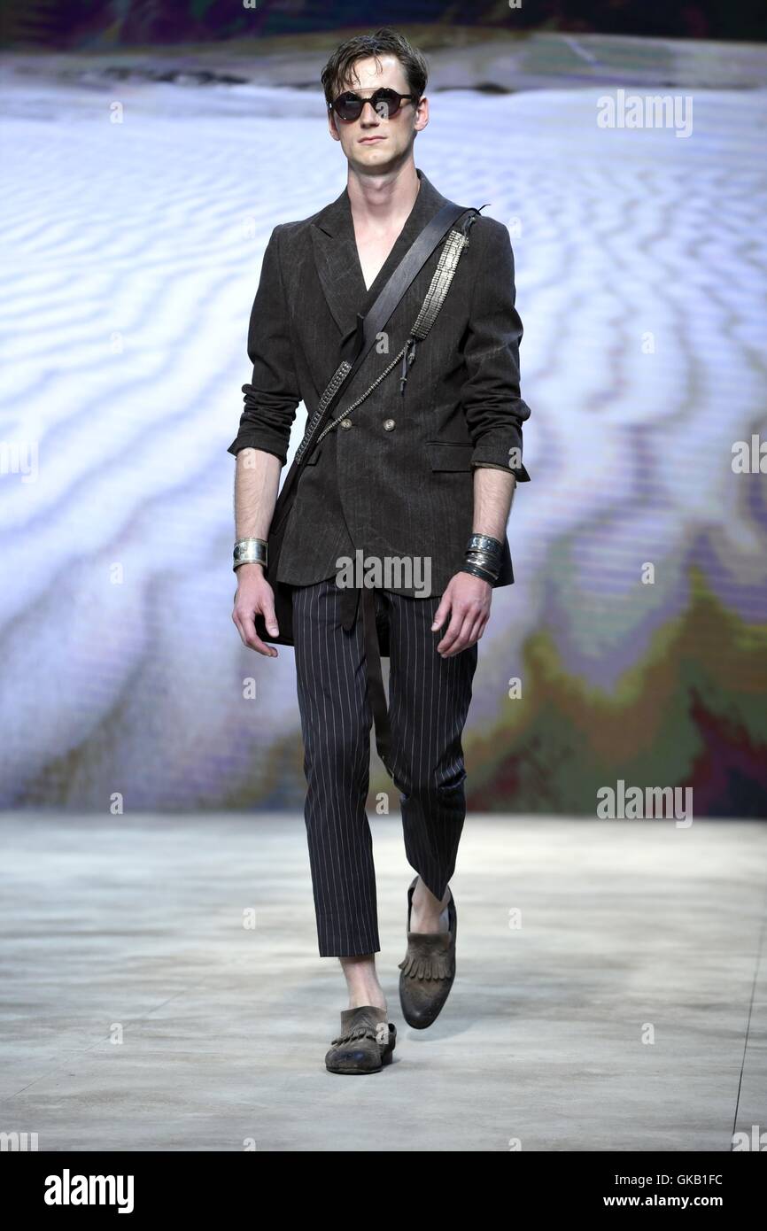 Milan Fashion Week Men's Spring/Summer 2017 - DAKS - Catwalk Featuring ...